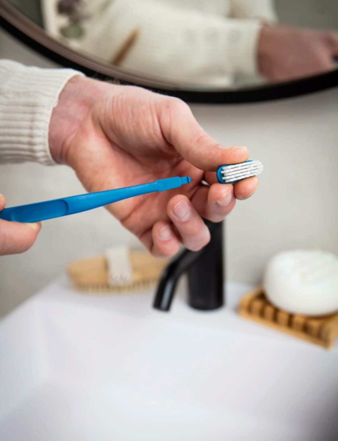 Change - toothbrush with replaceable head - Jordan Oral Care